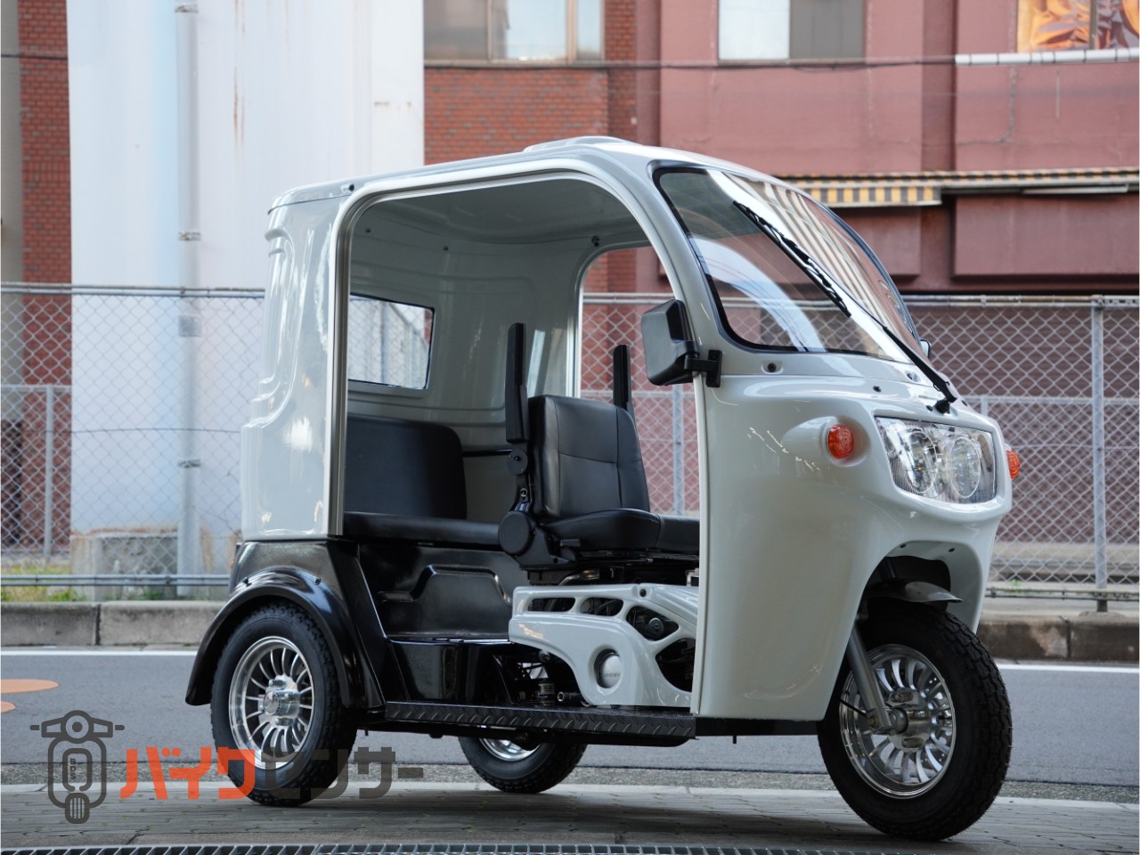 その他外車 新車 APtrikes125 APトライク 側車付き軽二輪 普通車免許 B271106| BDSバイクセンサー