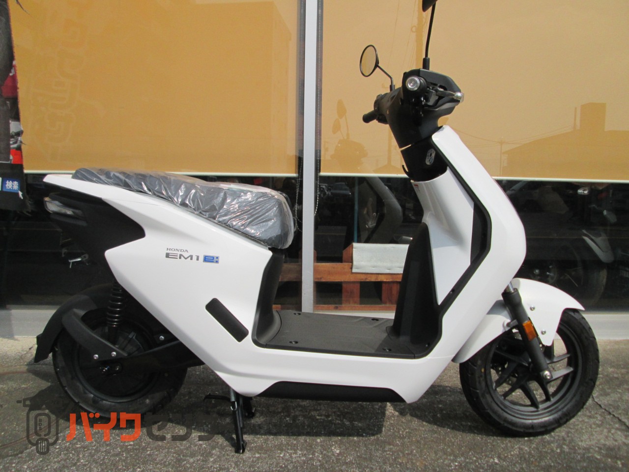 ホンダ EM1 e: パールサンビームホワイト 電動スクーター 通勤通学 EV 電動バイク B379485| BDSバイクセンサー