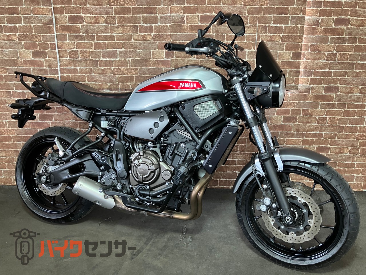 ヤマハ XSR700 RM22J ETC リアキャリア エンジンガード スクリーン USB電源 B476182| BDSバイクセンサー