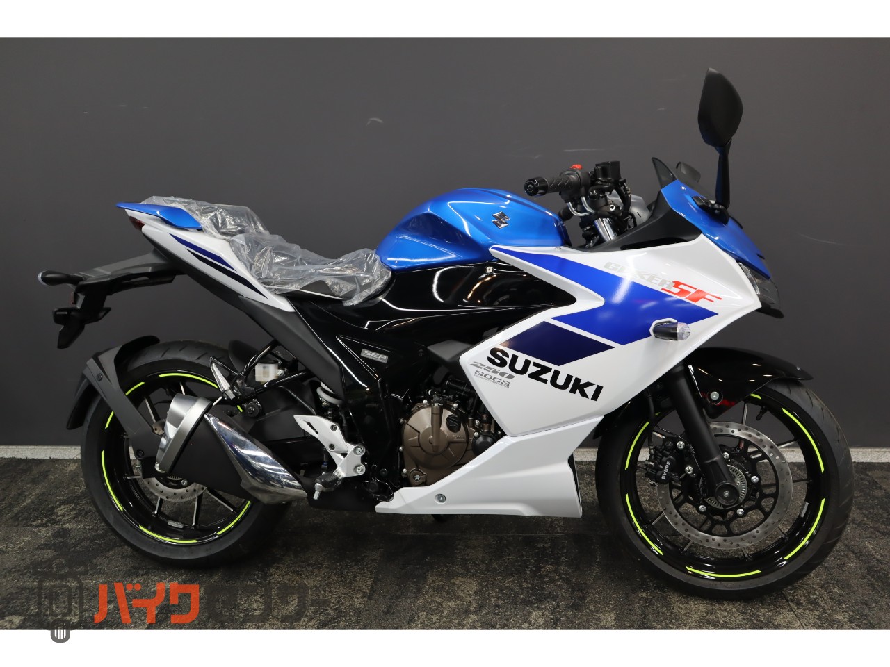 スズキ GIXXER SF250 2025モデル 新車 トリトンブルーメタリック/パールグレッシャーホワイト B477589| BDSバイクセンサー