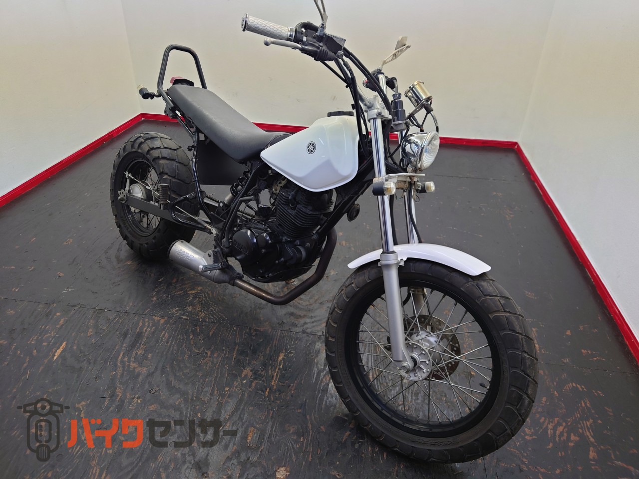 ヤマハ TW200D ロンスイスカチューン 社外マフラー フェンダーレス タンデムバー B502475| BDSバイクセンサー