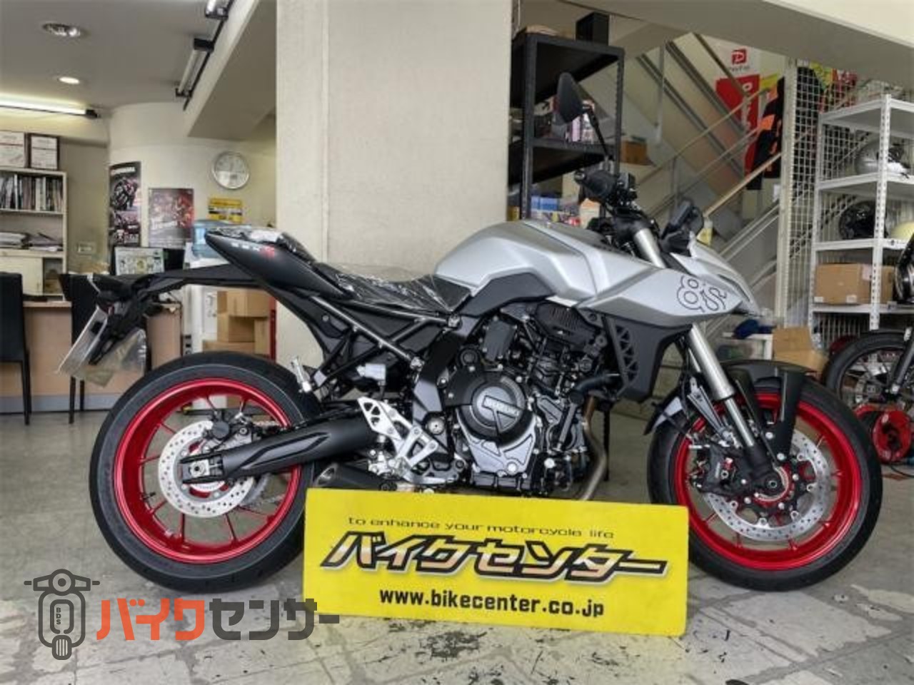 スズキ GSX-8S 2025年モデル マットソードシルバーメタリック／マットブラックメタリックNo．2 B510053| BDSバイクセンサー