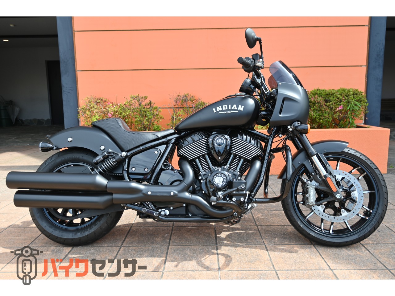 インディアン スポーツチーフ ブラックスモーク エンジンガード装備 B510369| BDSバイクセンサー