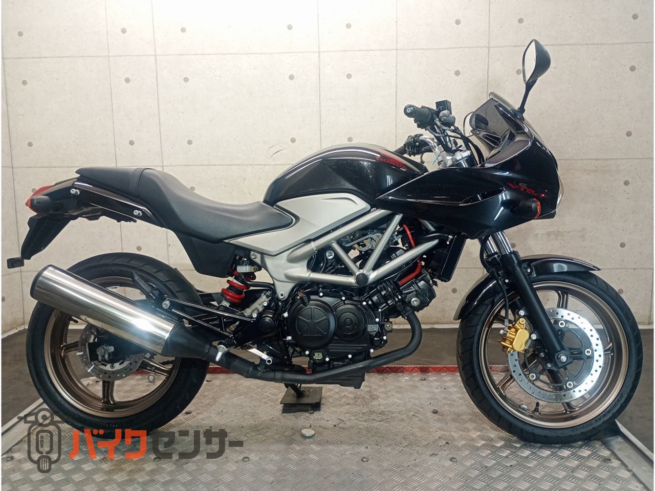 ホンダ VTR250F 2015年モデル MC33 Vツインエンジン ハーフカウル 69552 B540136| BDSバイクセンサー