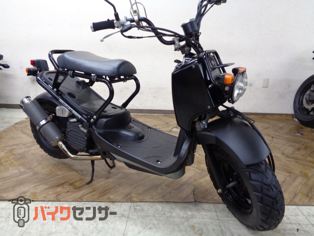 ホンダ ズーマー インジェクションモデル スチールパイプフレーム 2眼ライト 極太タイヤ ネイキッドスタイルスクーター 単気筒水冷エンジン ...