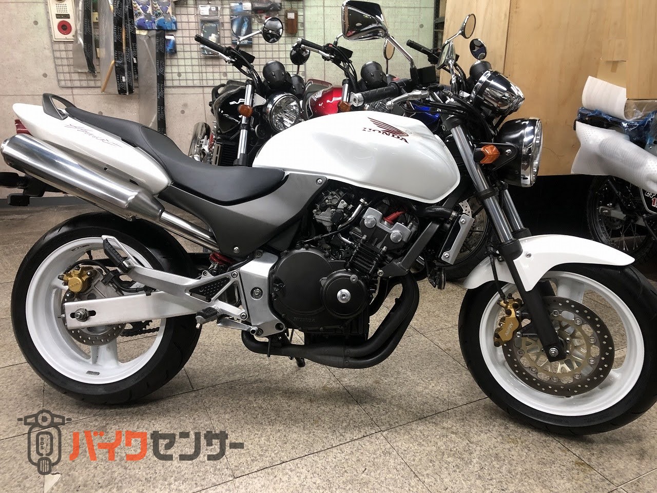 ホンダ HORNET250 2007年最終モデル ホワイトホイール LEDヘッドライトバルブ バッテリー新品 燃料メーター付 ノーマル車 B585088| BDSバイクセンサー