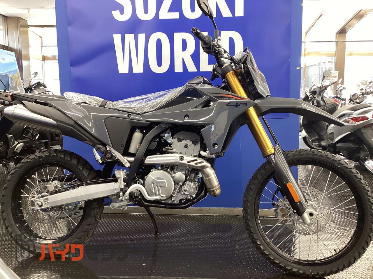 スズキ DR-Z4S グレー 免許取得サポート実施中！ B603871| BDSバイクセンサー