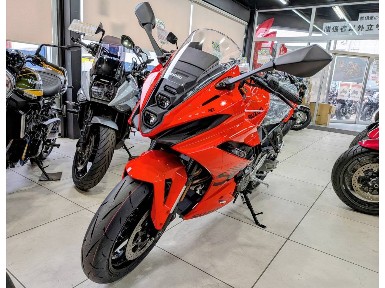 フルカウルで高速も快適なスポーツモデル！GSX-8R| BDSバイクセンサー