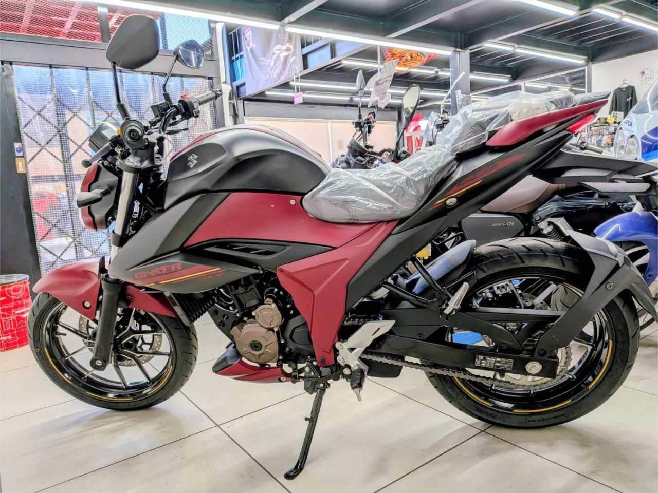 ジクサー250 マットボルドーレッドのお色の新車です！| BDSバイクセンサー