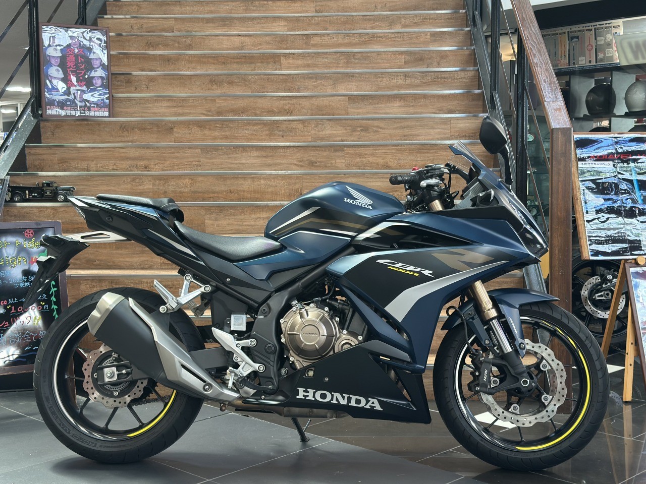 ビギナー必見！CB250RとCBR400Rのご紹介！| BDSバイクセンサー